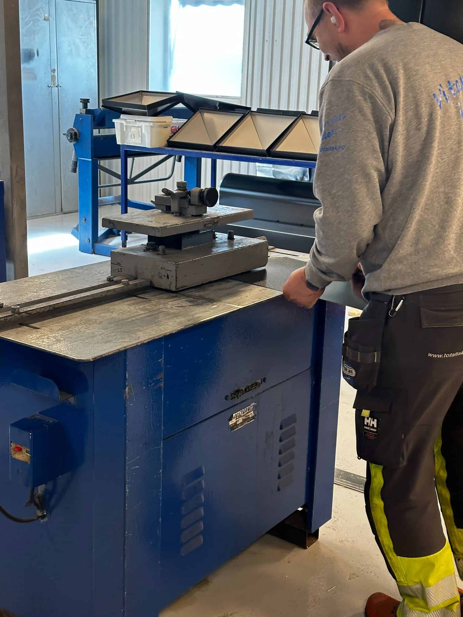 Alt innen tak, blikk og fasade | Totaltak AS